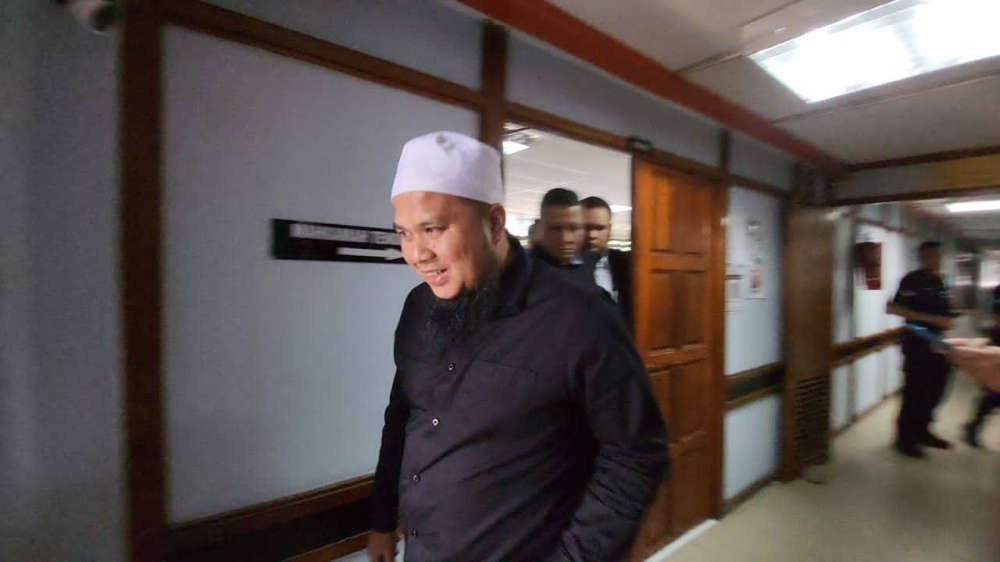 Ebit Lew's case: "Complainant showed lewd photos and messages on ...