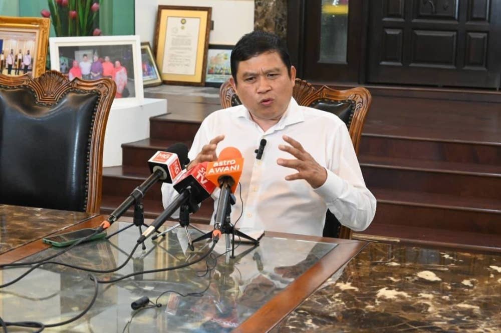 Sexual smear: Rais must file a police report to clear his name - Sinar ...