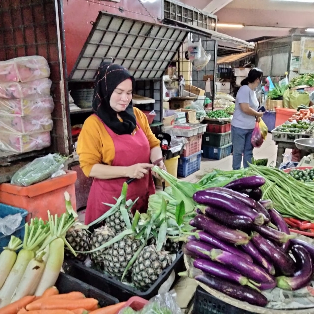 Petty traders, hawkers reminded not to abuse PBT licences - Sinar Daily