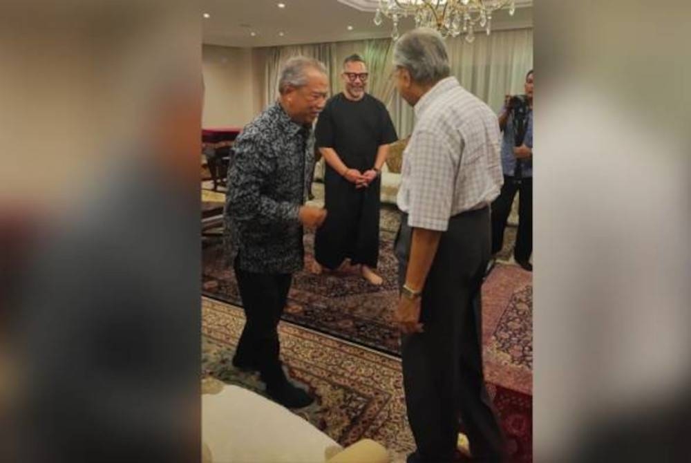 Dr Mahathir, Muhyiddin hold crucial meeting on Malay Proclamation ...