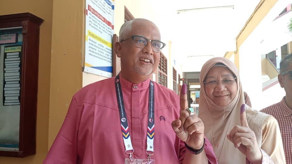 Polls: Mahfuz arrives late to vote - Sinar Daily