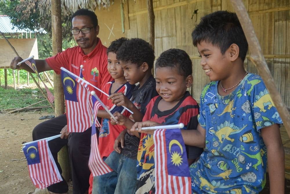 Orang Asli teachers brave challenges to educate young Bateq pupils ...