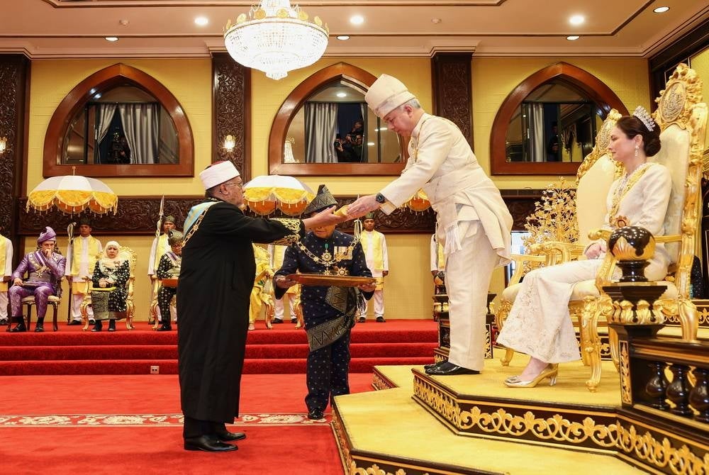 Perak Mufti heads list of state awards recipients, Lat conferred ...