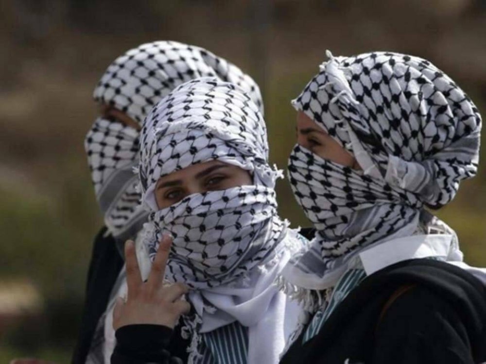 The meaning and history behind the Palestinian 'Keffiyeh' scarf you've ...