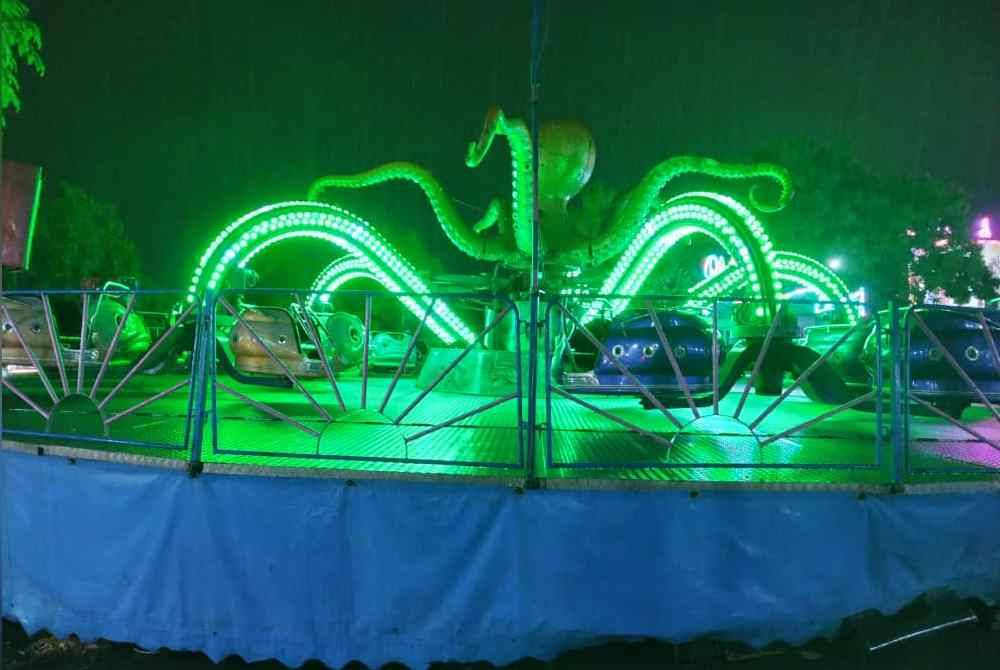 Two injured in fall from Likas funfair ride - Sinar Daily