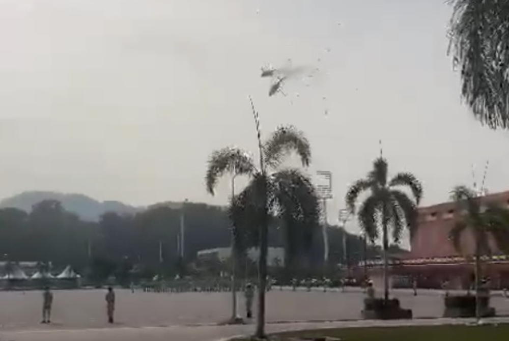 Two helicopters crash during training at TLDM base in Lumut - Sinar Daily