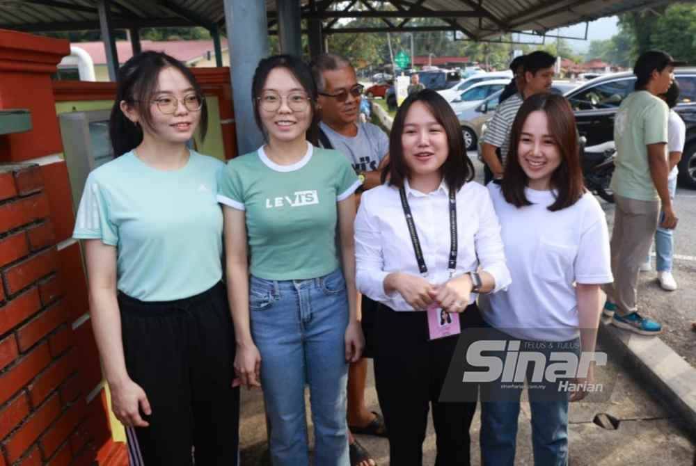 KKB by-election: PH candidate joined by twin sister at polling centre ...