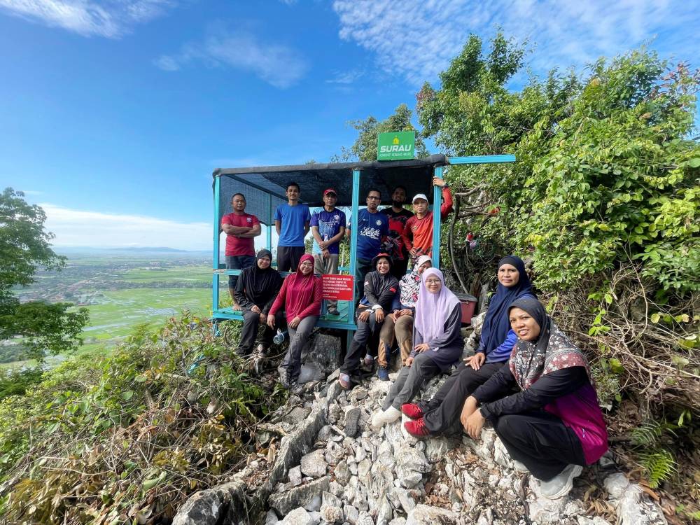 Surau built atop Gunung Keriang provides comfortable place to pray for ...
