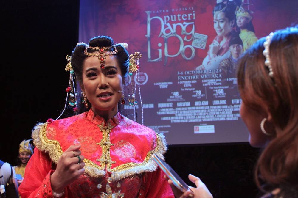 Dewi Liana's Mandarin challenges in Puteri Hang Li Po - Sinar Daily