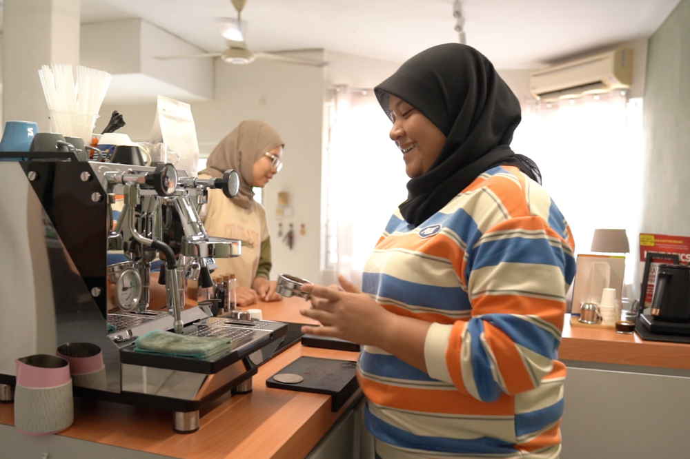Women-led local coffee entrepreneurs: Let's Coopi Roasters' journey to ...