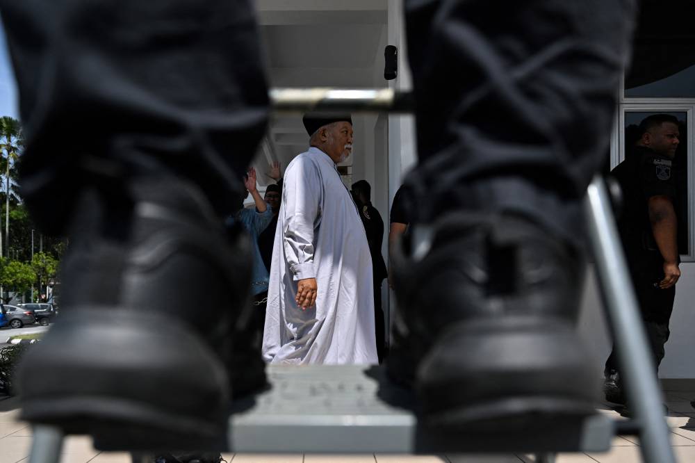 Melaka revokes GISBH CEO's 'Datuk' title - Sinar Daily