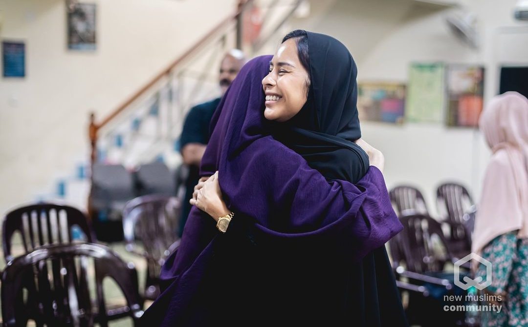 Kim Raymond embraces Islam, marks new chapter in her life - Sinar Daily