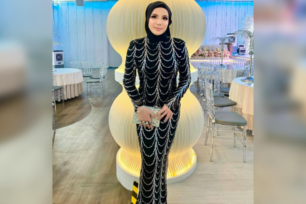 Cik Epal claims Jofliam assaulted her assistant for holding her handbag ...