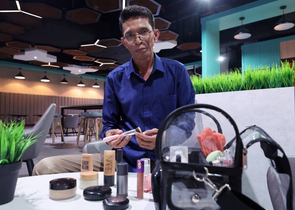 'Pak andam' Megat helps make grooms look better on their big day ...