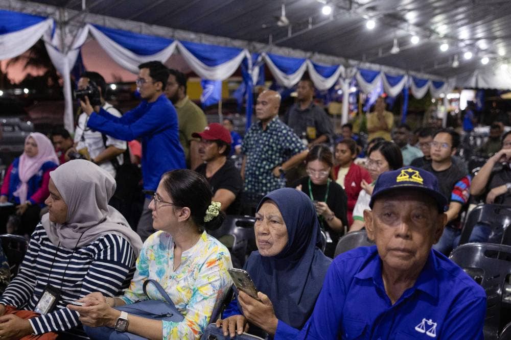 Zahid congratulates BN machinery and Ayer Kuning voters for by-election ...