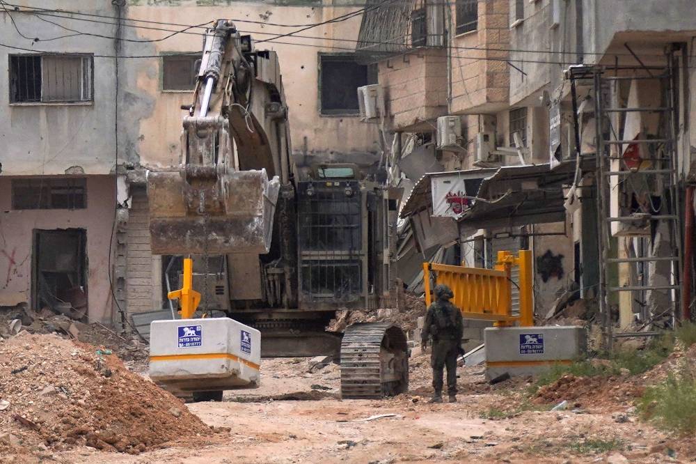 Israeli forces continue onslaught on Jenin and its refugee camp for ...