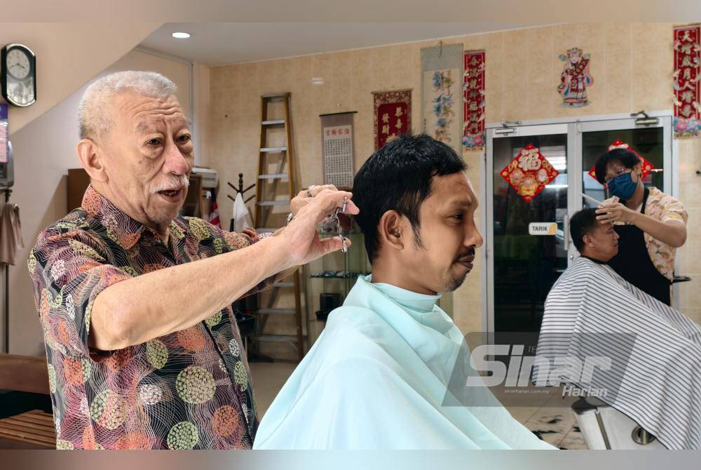 More than a haircut: Meet the Rembau barber who sings P. Ramlee songs ...