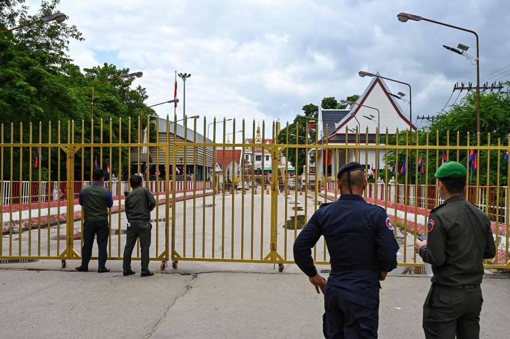 Thailand closes border crossings with Cambodia amid disputes - Sinar Daily