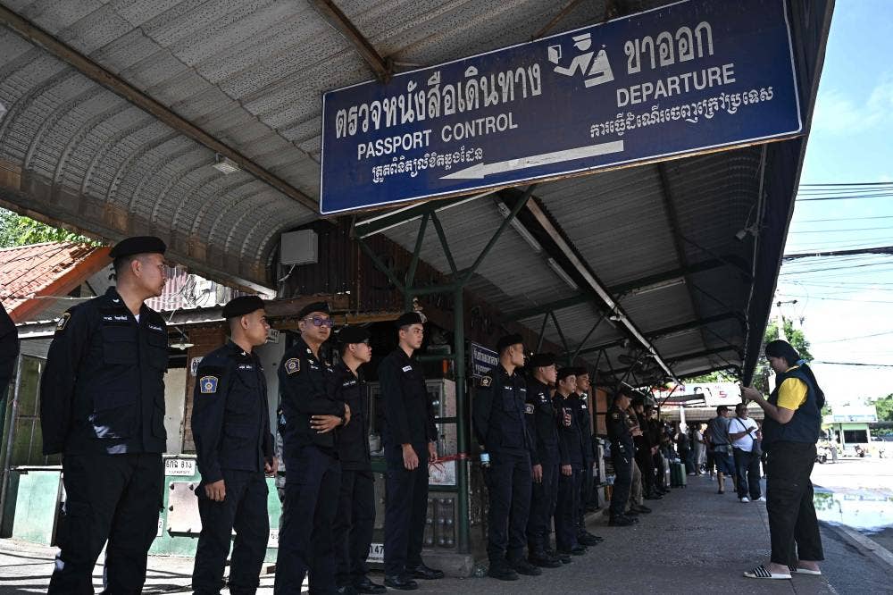 Thailand closes border crossings with Cambodia amid disputes - Sinar Daily