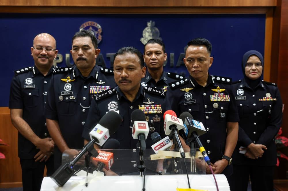 Kelantan cops raid 'gay party', seize hundreds of condoms, HIV ...