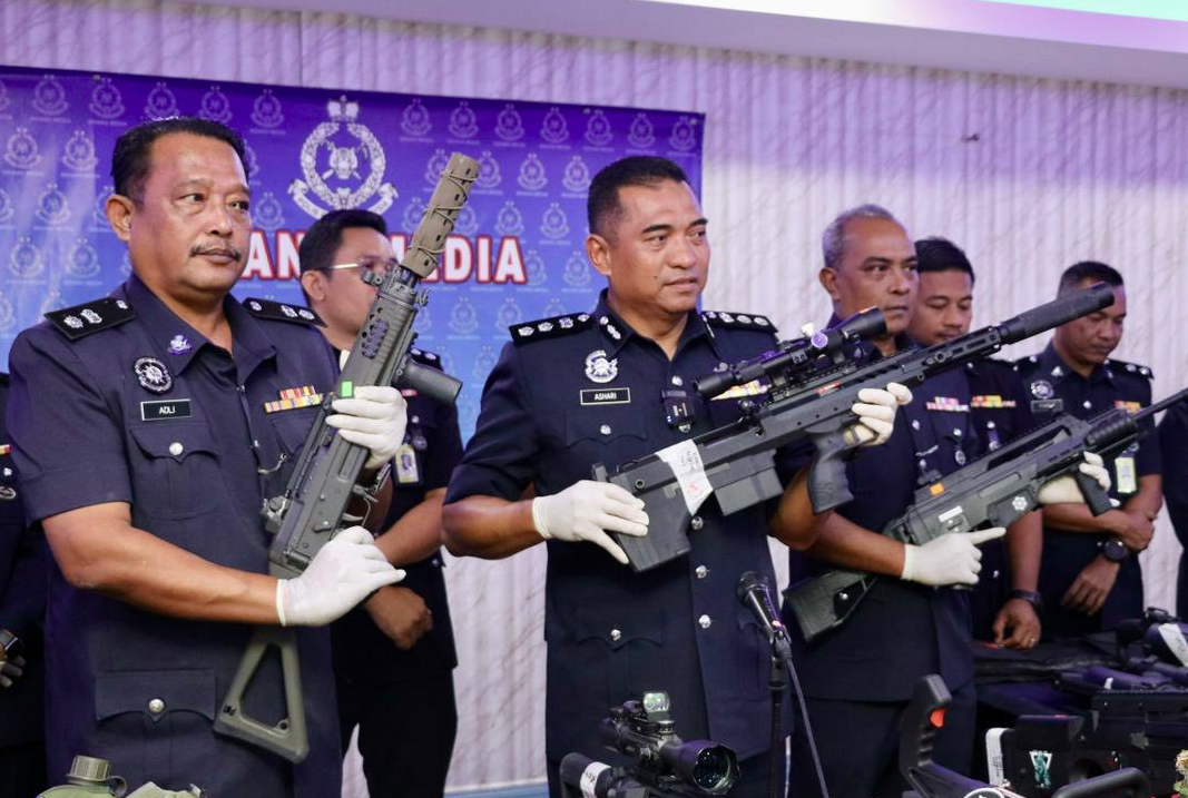 Police detain 41 men, seize RM100,000 of imitation firearms for 'war ...