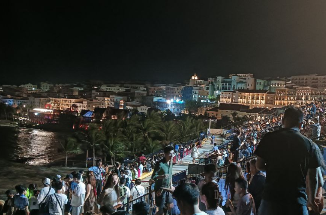 When life gives you rain in Phu Quoc — dance in the drizzle! - Sinar Daily