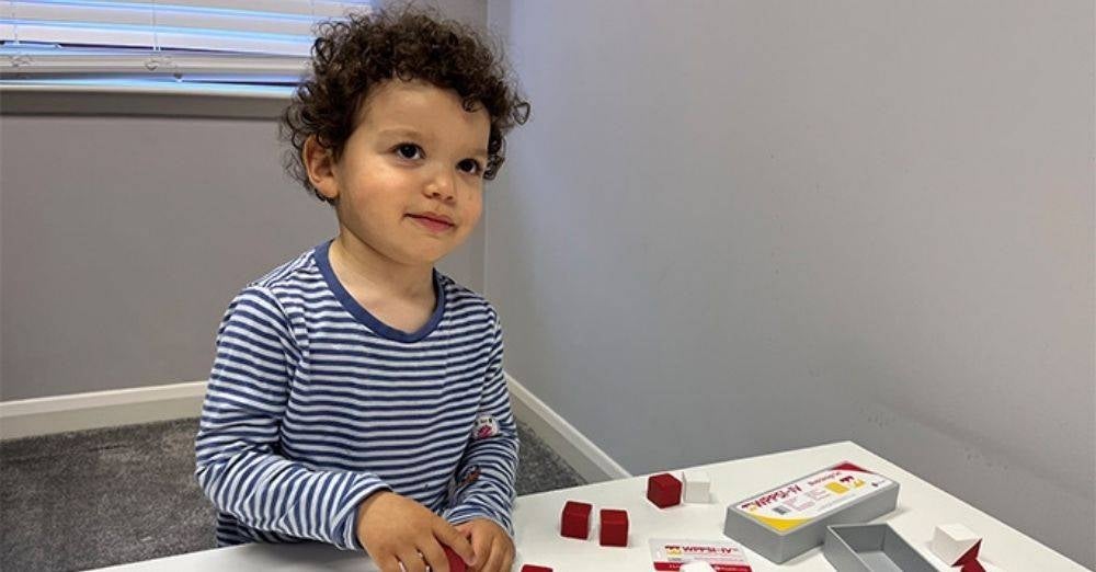 Umur baru 2 tahun, dah jadi ahli Mensa termuda UK! Budak genius British ...