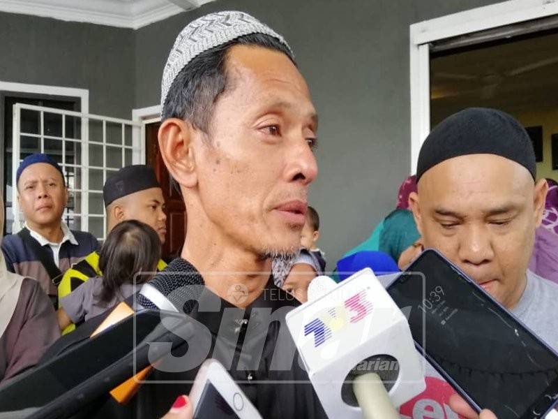 'Arwah simpan duit nak bawa kami tunai umrah' - Sinar Harian