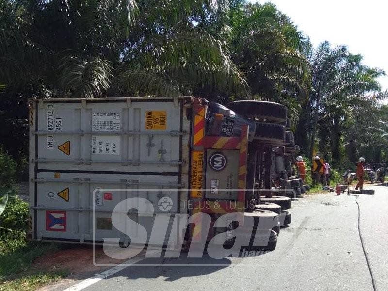 Maut dihempap lori yang dipandu - Sinar Harian
