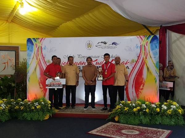 Fuad kembali juara kuda lasak - Sinar Harian