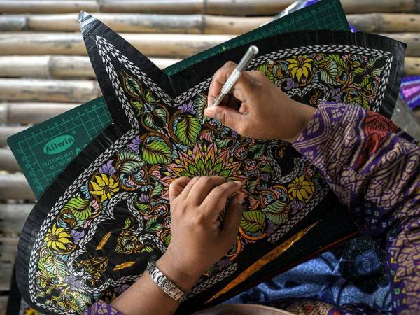 Pembuat wau wanita tunggal - Sinar Harian