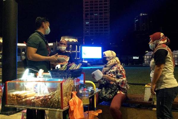 Dataran Merdeka kawasan larangan menjaja: DBKL - Sinar Harian
