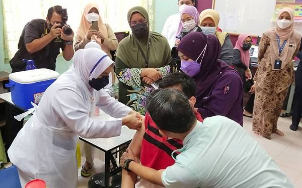 Lebih 380,000 terima vaksin dos penggalak - Sinar Harian