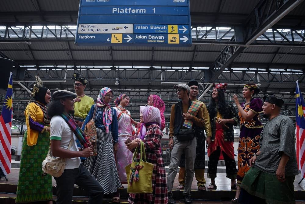 Keretapi sarong kembali, semarak sambutan Hari Malaysia - Sinar Harian