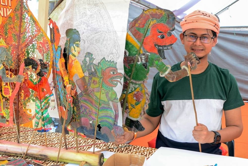Pembuat Patung Wayang Kulit - Sinar Harian