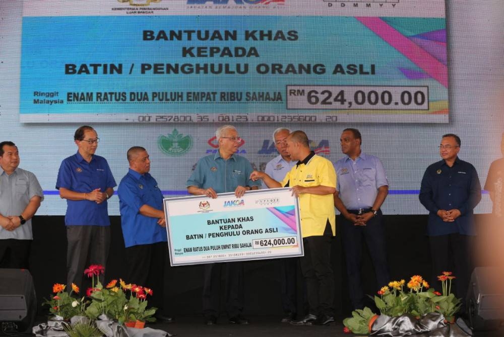 Tok batin terima 'buah tangan' RM1,000 - Sinar Harian