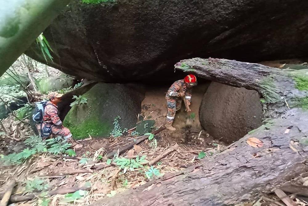 [VIDEO] Tanah runtuh: Bomba guna kaedah 'sweeper', tebang pokok - Sinar ...