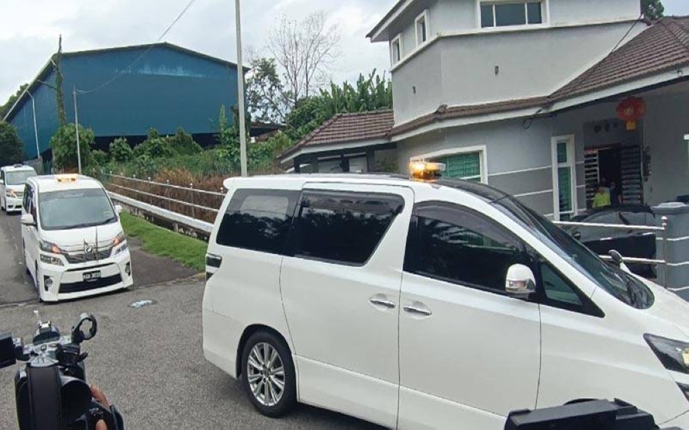 Tiga mayat bersama abu mangsa tanah runtuh tiba di Melaka - Sinar Harian