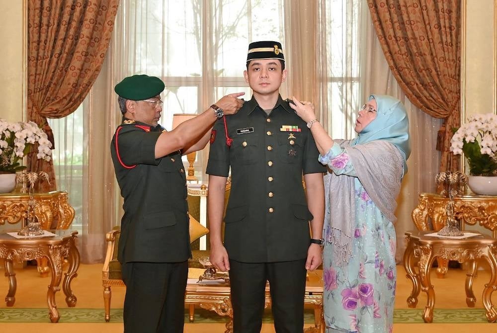 Agong, Permaisuri sempurnakan pemakaian pangkat Tengku Hassanal - Sinar ...