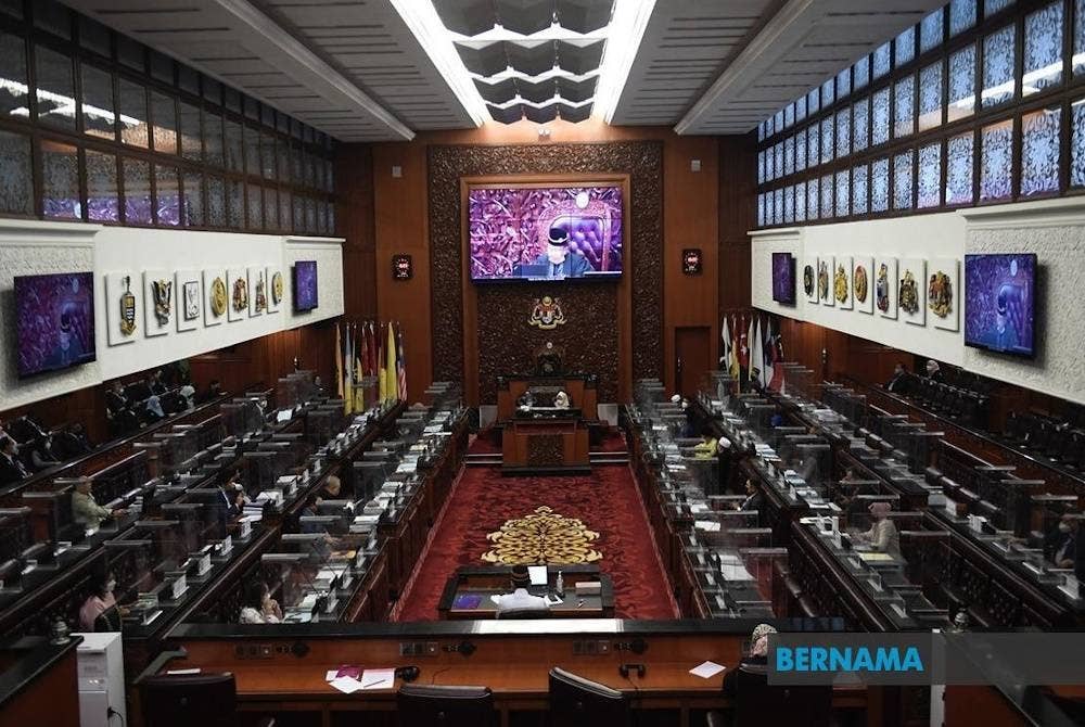 Ahli Dewan Negara berdiri satu kaki selama seminit - Sinar Harian