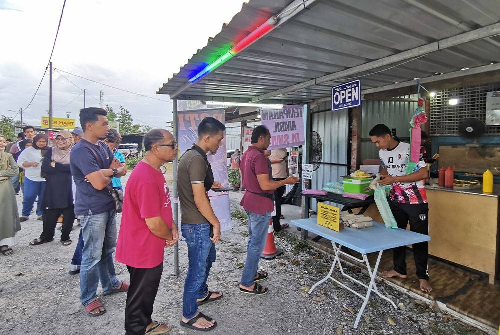 Roti john RM6 laris, jualan cecah 700 biji sehari - Sinar Harian