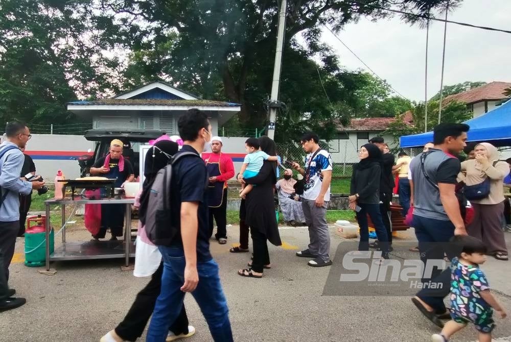 Roti john RM5 jadi tumpuan di Bazar Ramadan Peringgit - Sinar Harian