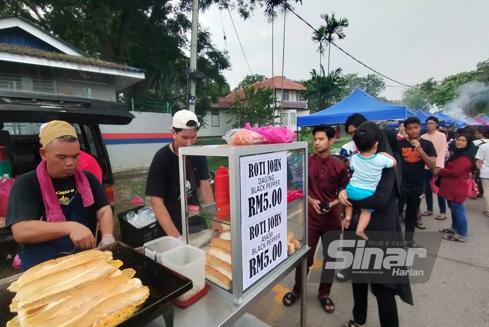 Roti john RM5 jadi tumpuan di Bazar Ramadan Peringgit - Sinar Harian