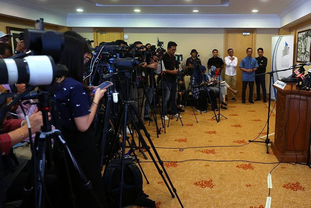 Wartawan masih barisan hadapan pelapor maklumat - Sinar Harian