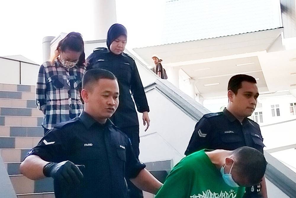 [VIDEO] Curi susu formula untuk dijual, suami isteri dipenjara 12 bulan ...