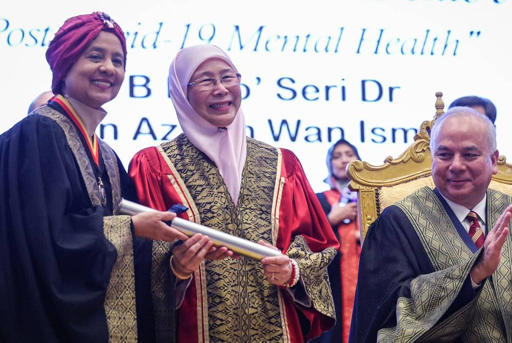 Dr Wan Azizah dianugerahkan Fellow Kehormat AMM - Sinar Harian