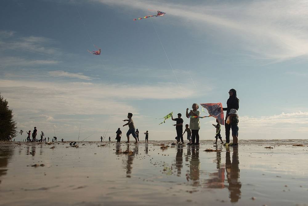 Program Layangan Sunset 2023 - Sinar Harian