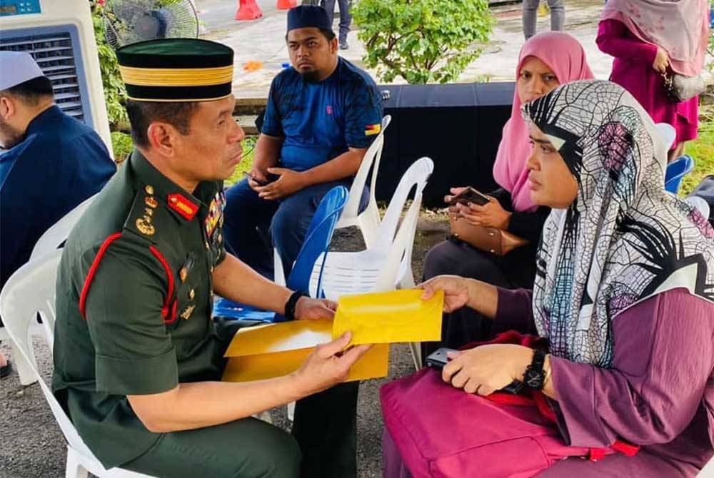 Agong kurnia sumbangan kepada waris mangsa nahas pesawat - Sinar Harian