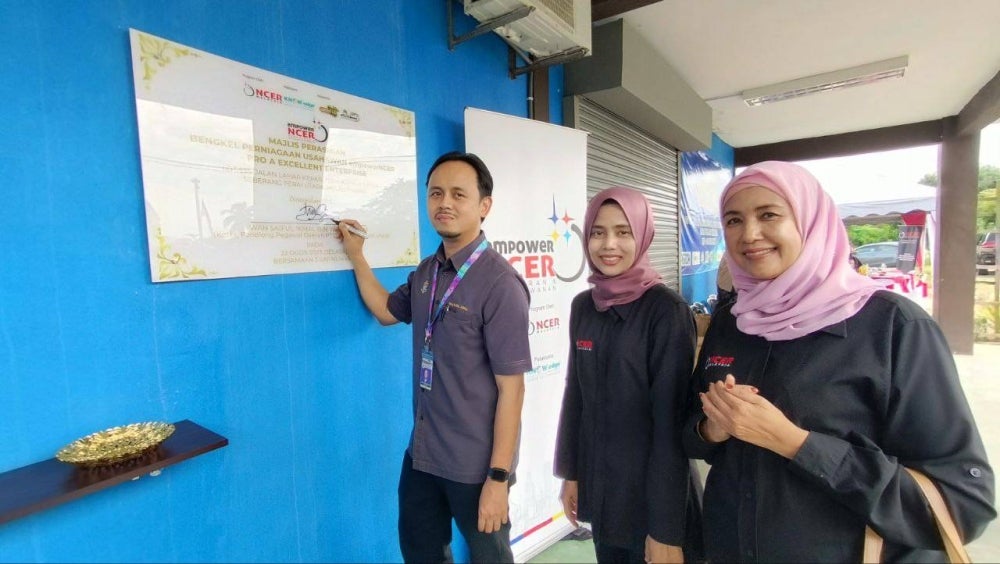 EmpowerNCER bantu golongan B40 tingkat pendapatan - Sinar Harian