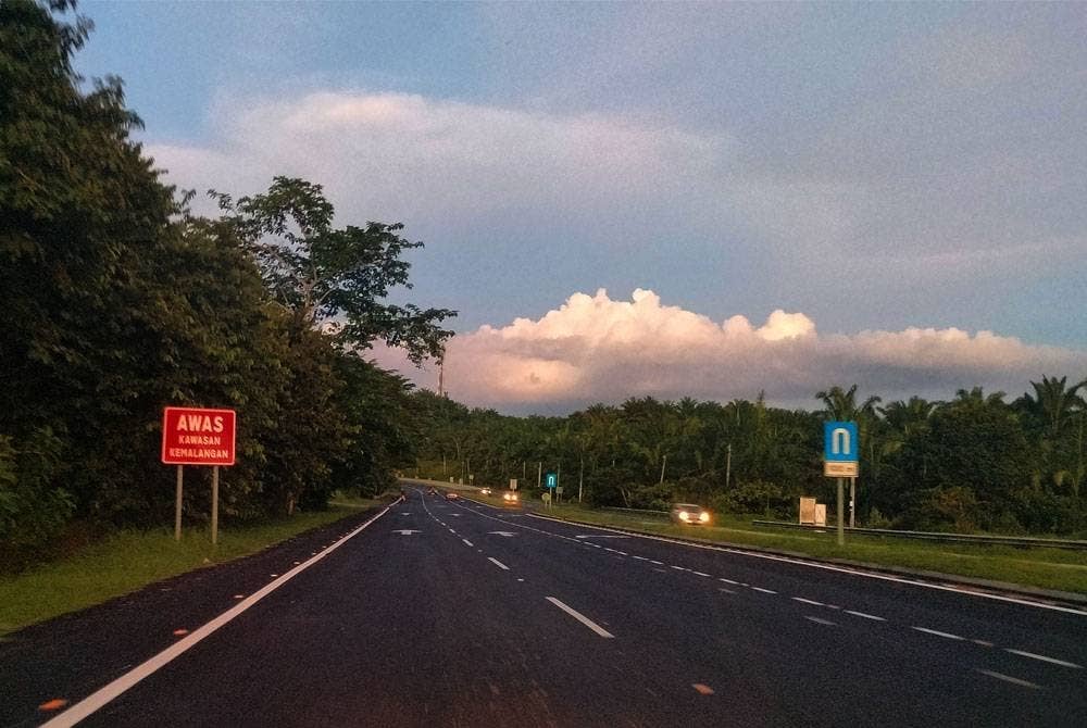 Jalan Gurun-Jeniang gelap tiada lampu jalan - Sinar Harian